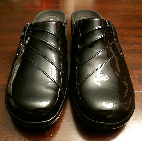 Clarks | Shoes | Clarks Patent Leather Clogs | Poshmark